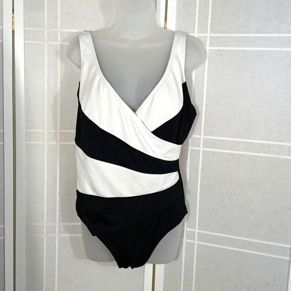 Great Lengths | Swim | Onepiece Black White Swimsuit | Poshmark